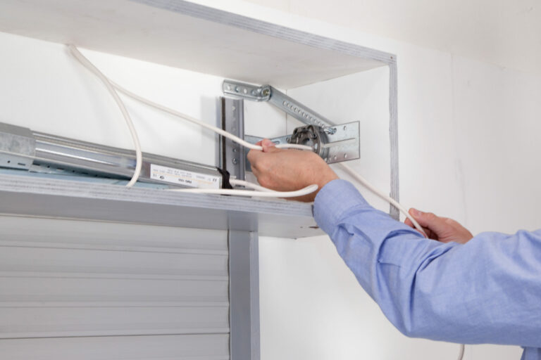 Comment réparer un volet roulant manuel qui descend tout seul ? - Power ...